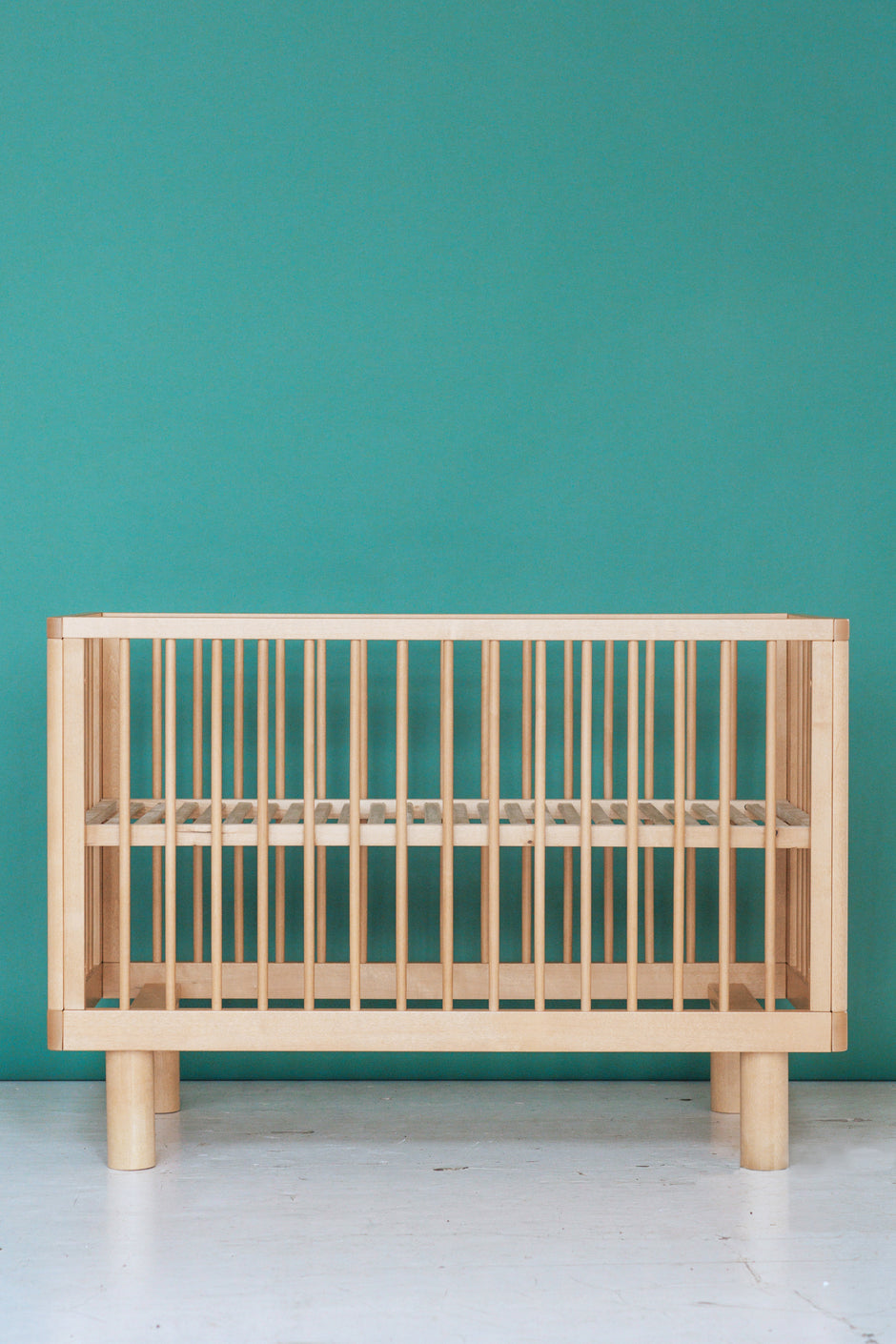 Colourful baby cots for little adventurers. – KARL & FRIC