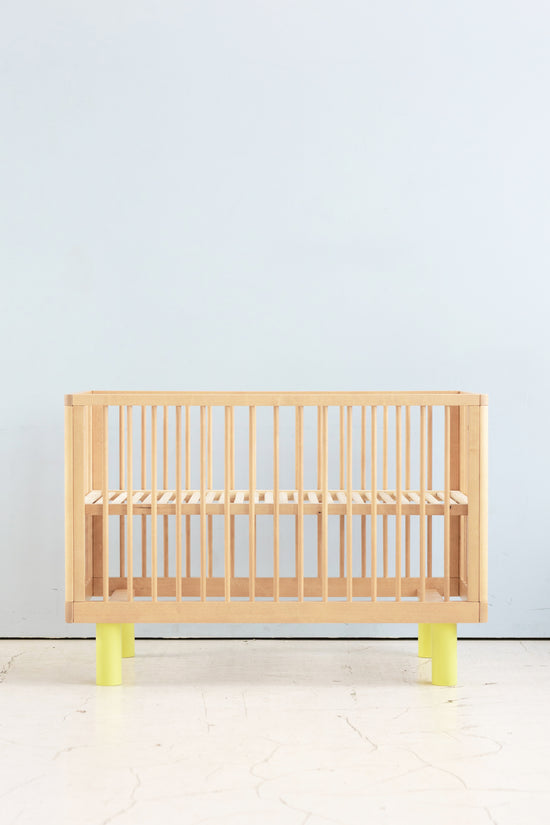 Nox cot in natural wood and yellow + conversion rail in natural wood ...