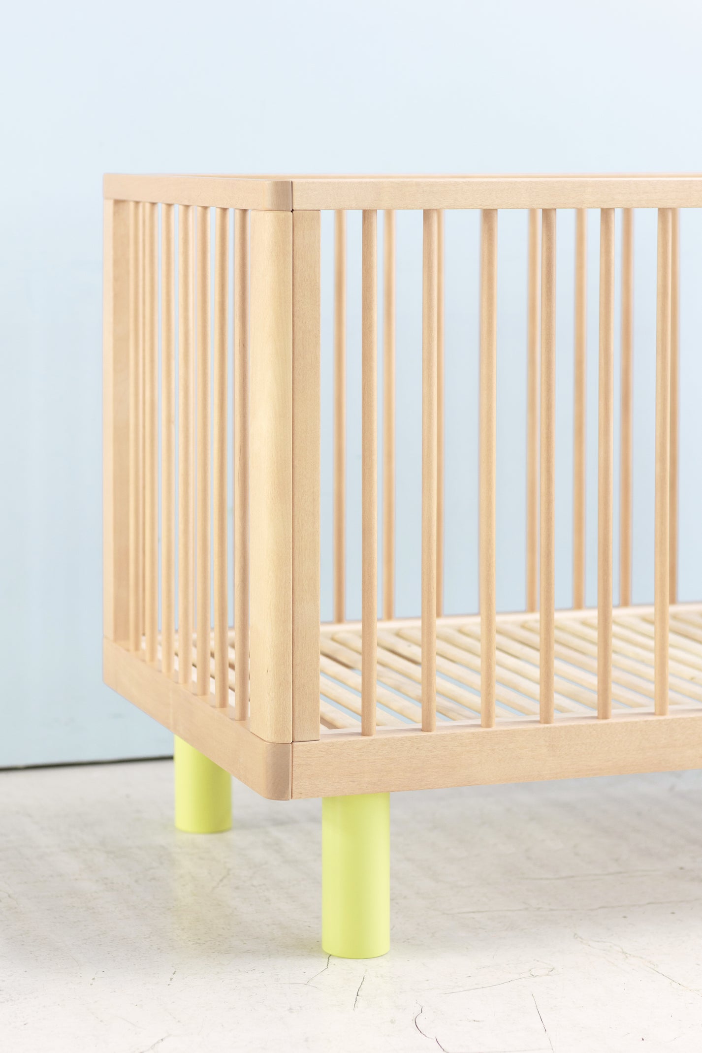 Nox cot in natural wood and yellow + conversion rail in natural wood ...