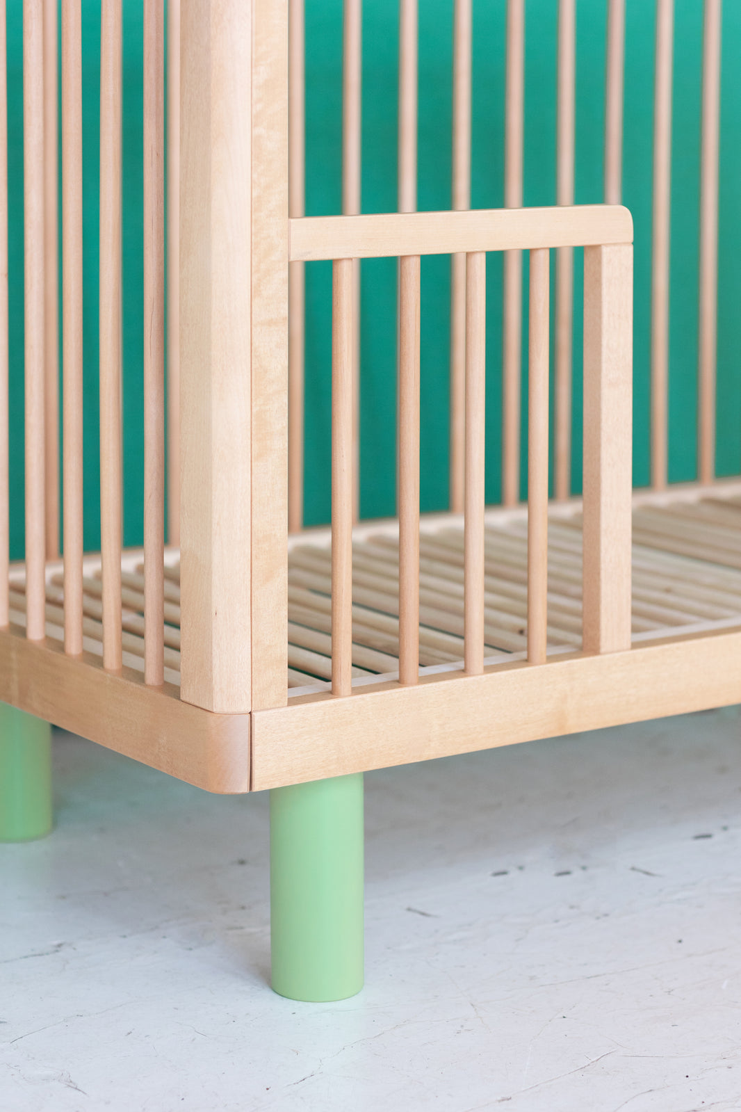 Colourful baby cots for little adventurers. – KARL & FRIC