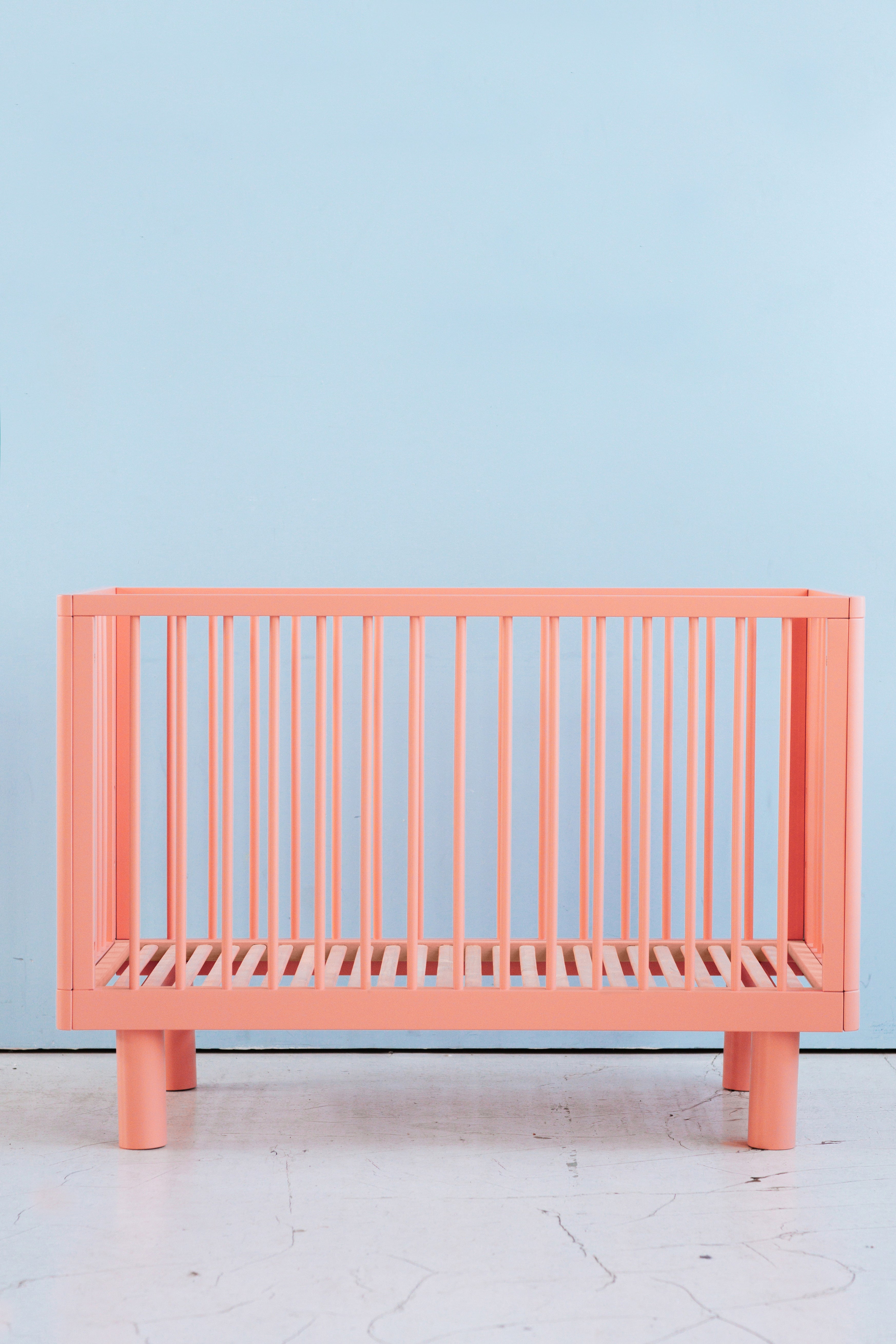 Colourful baby cots for little adventurers. – KARL & FRIC