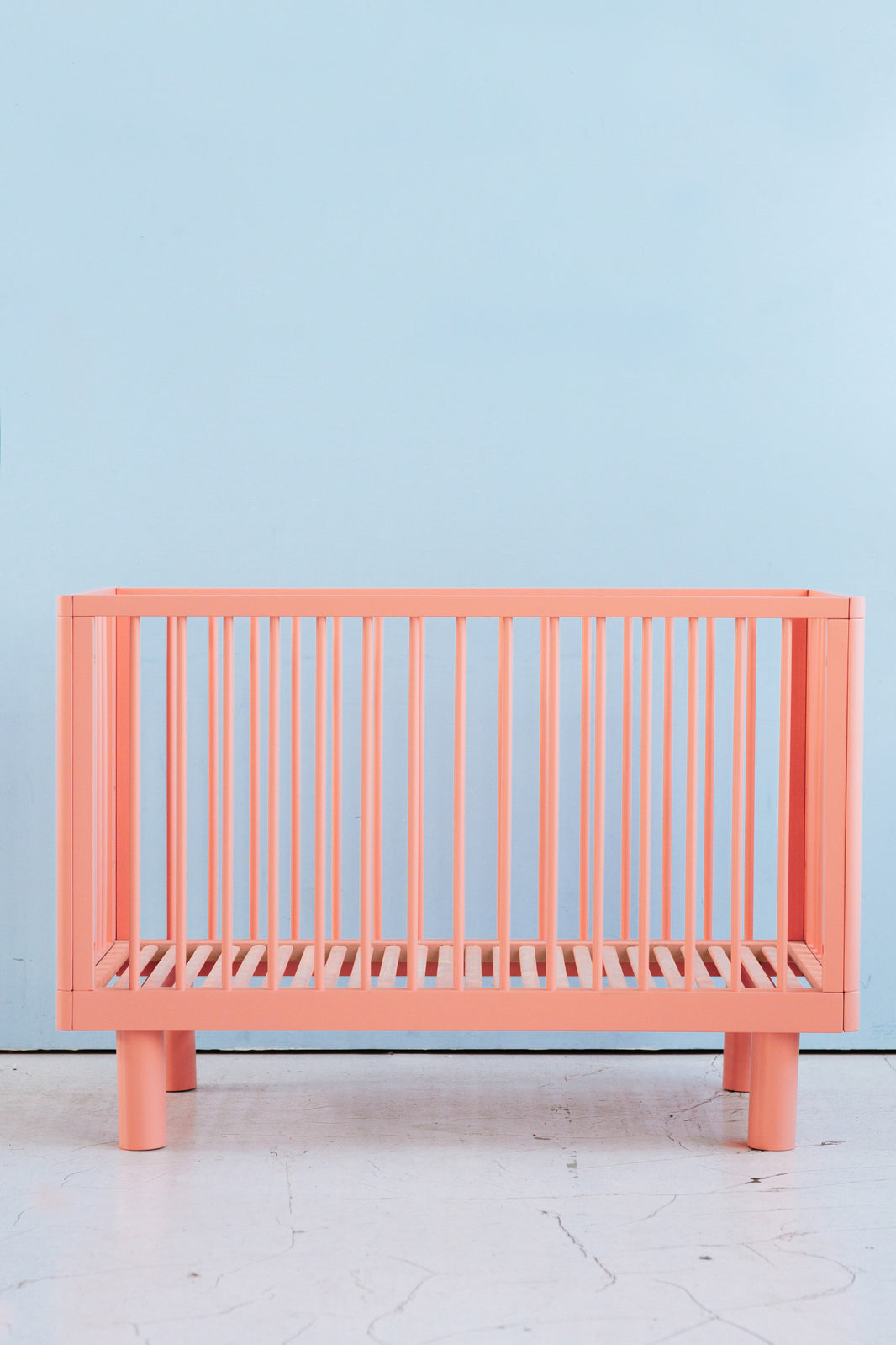 Colourful baby cots for little adventurers. – KARL & FRIC