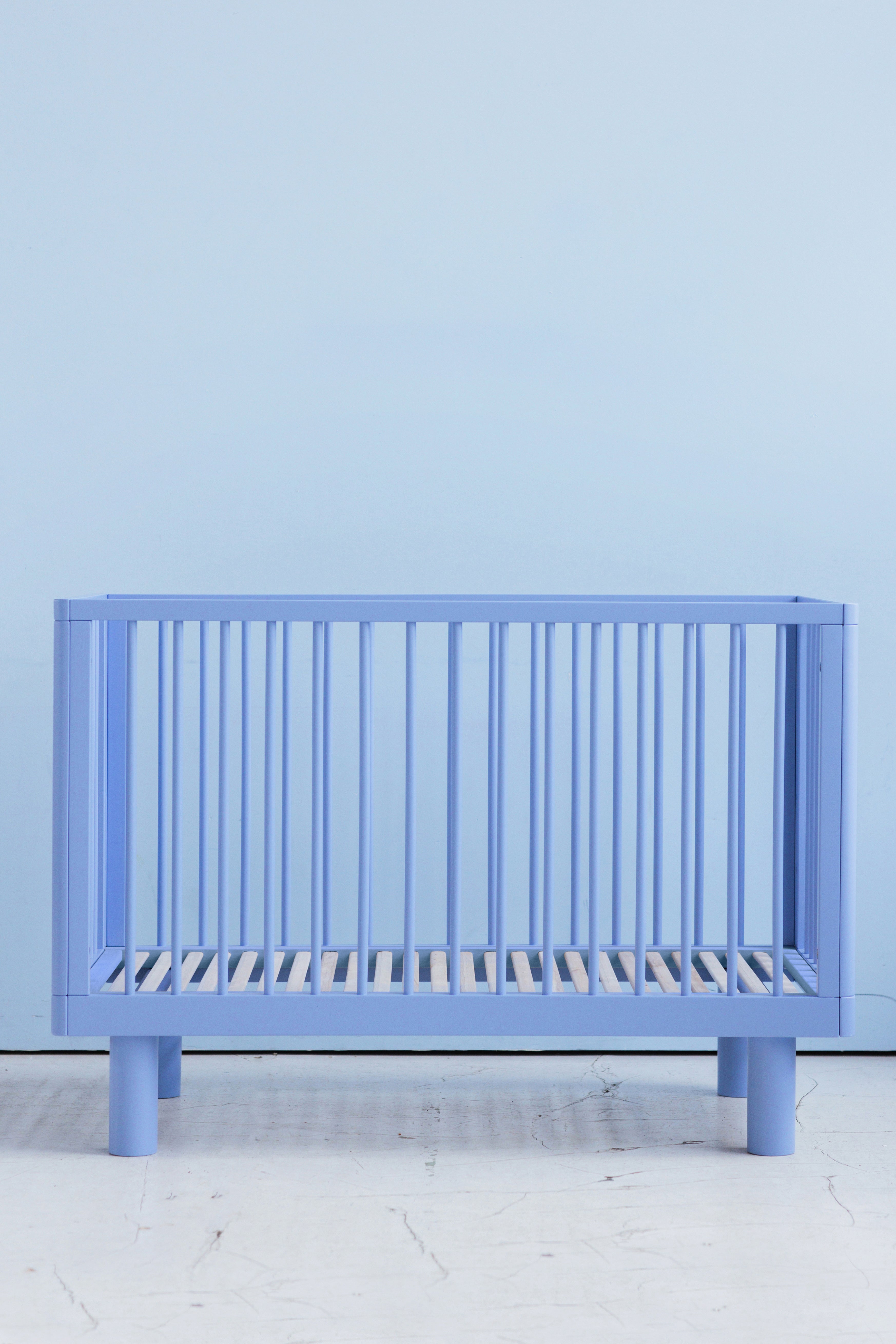 Colourful baby cots for little adventurers. – KARL & FRIC