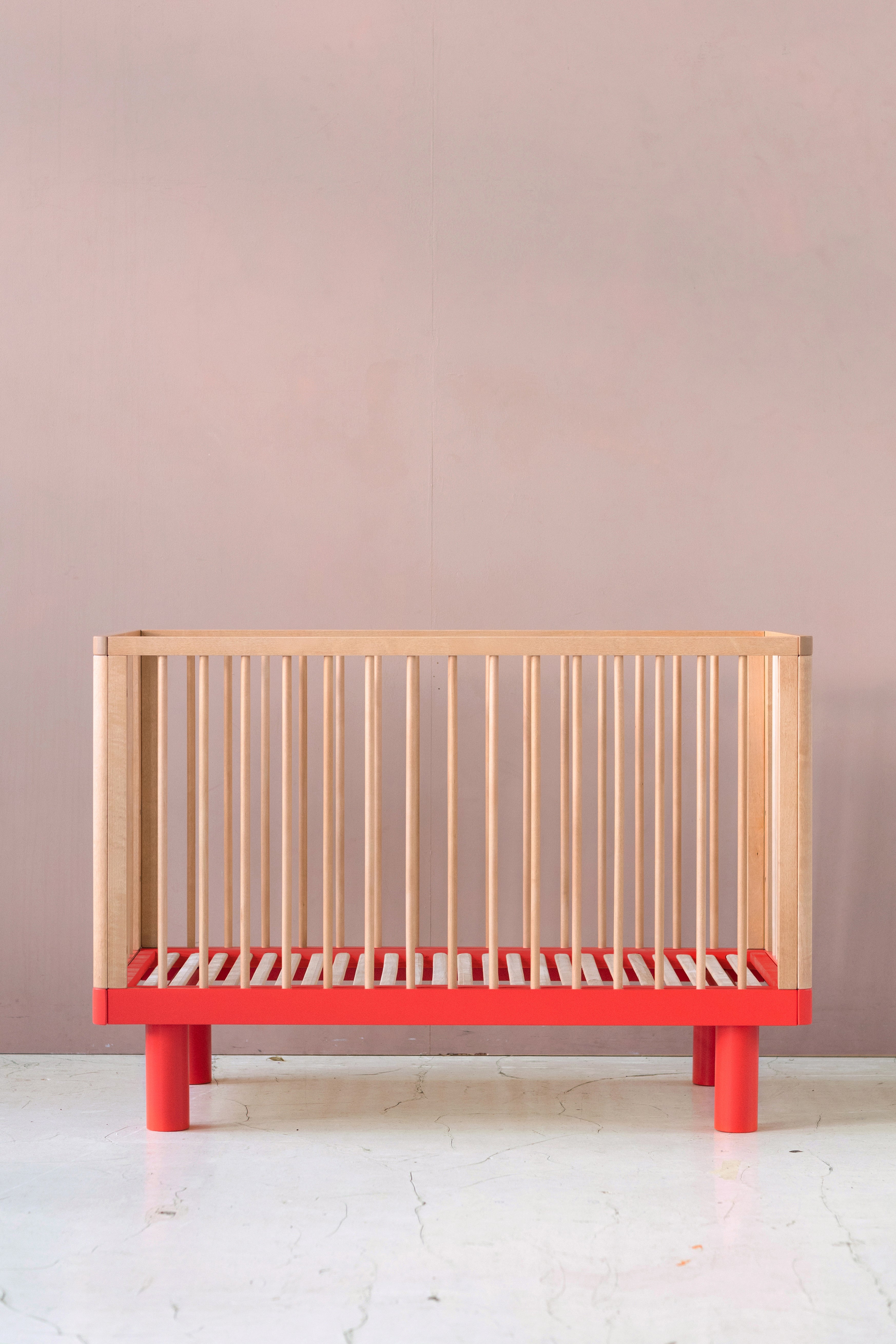 Colourful baby cots for little adventurers. – KARL & FRIC