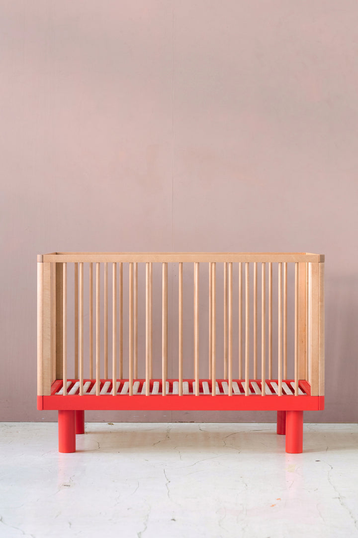 Colourful baby cots for little adventurers. – KARL & FRIC