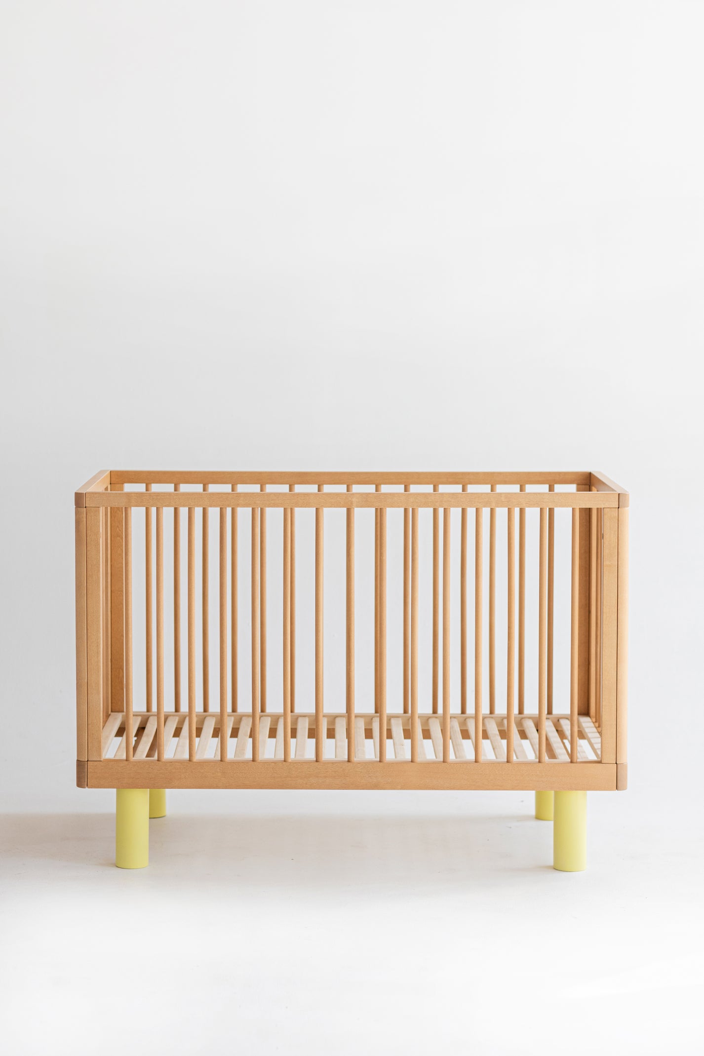 Nox cot in natural wood and yellow + conversion rail in natural wood ...